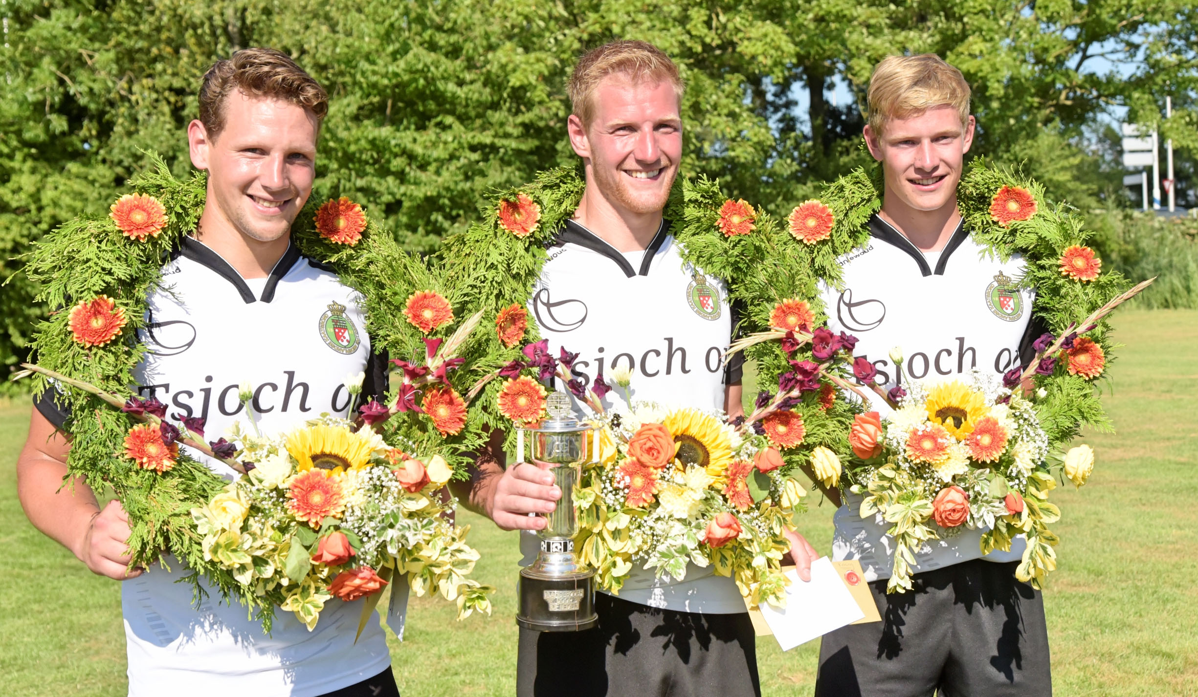 Hessel Postma valt in en wint in Huizum - kaatsen.nl