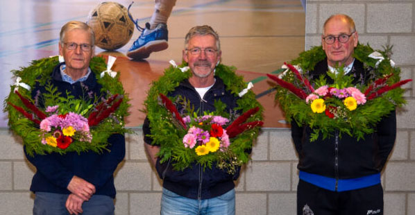 70 Kaatsers aan de slag in sporthal De Trije - kaatsen.nl